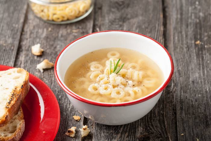 Pastina in brodo - Ricetta semplice e veloce STAR