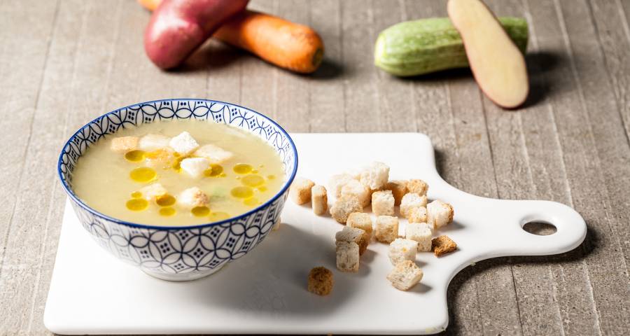 Brodo di verdure con crostini - Ricetta semplice STAR